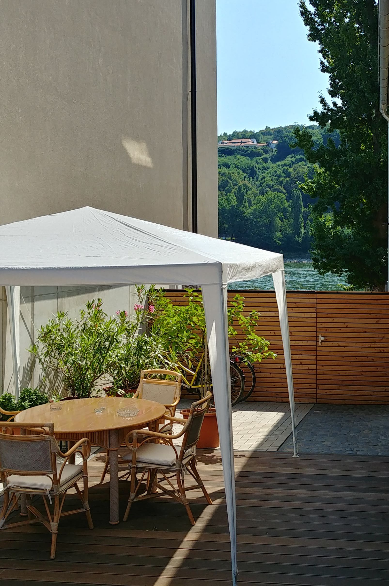 5 super ausgetsattete Ferienwohnungen direkt am Rhein in Koblenz